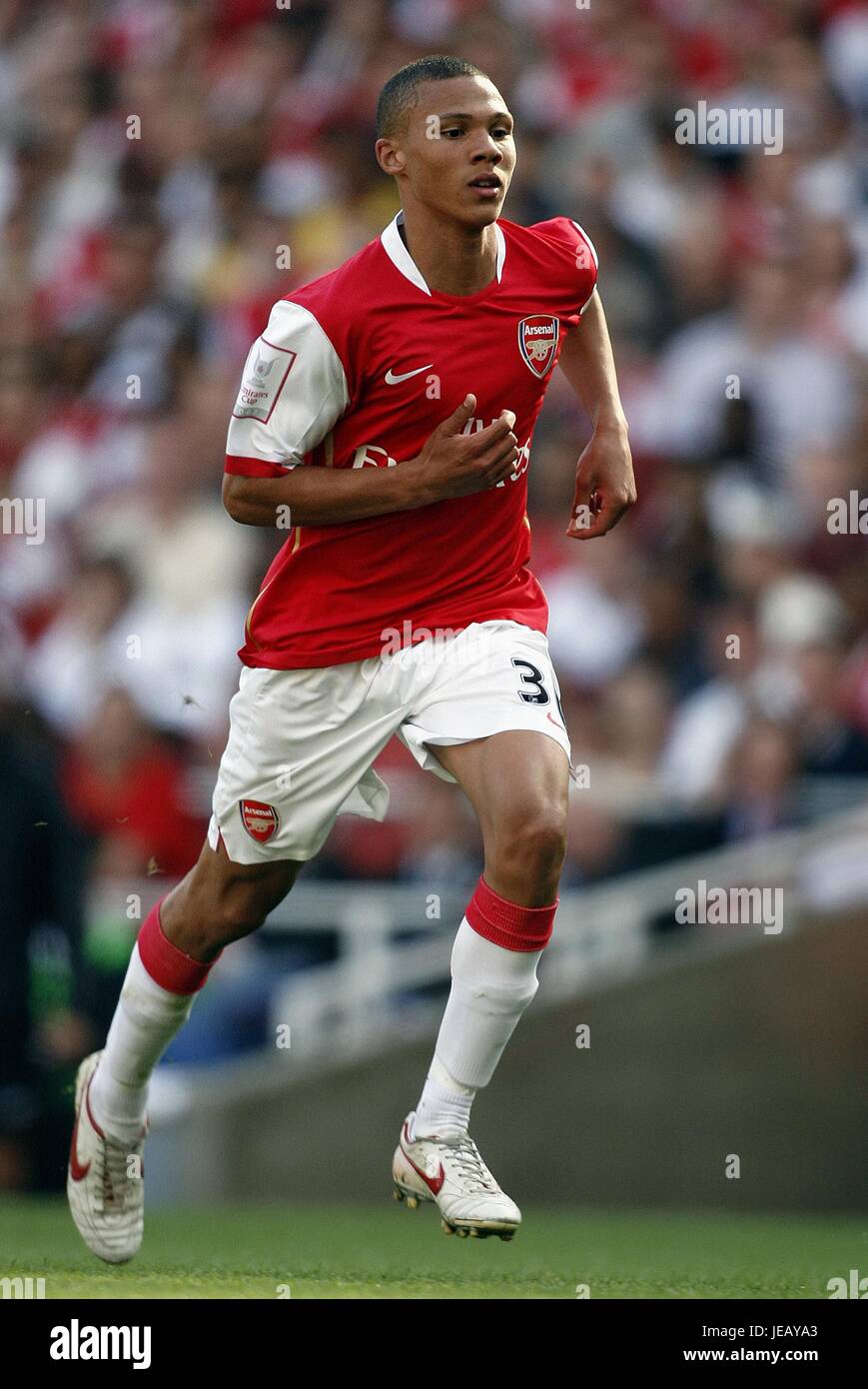 Emirates stadium kieran gibbs hi-res stock photography and images - Alamy