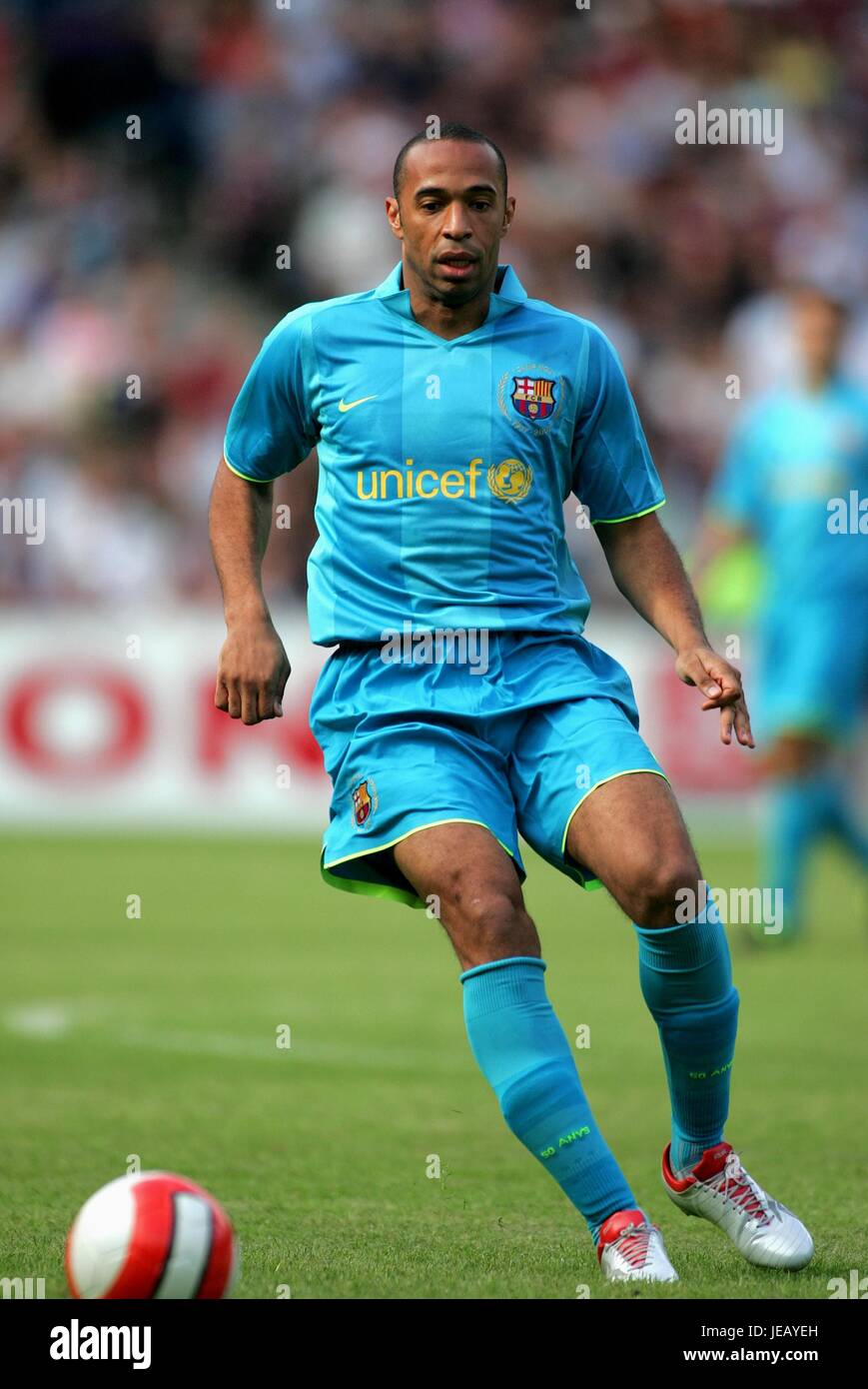 Thierry henry fc barcelona hi-res stock photography and images - Alamy