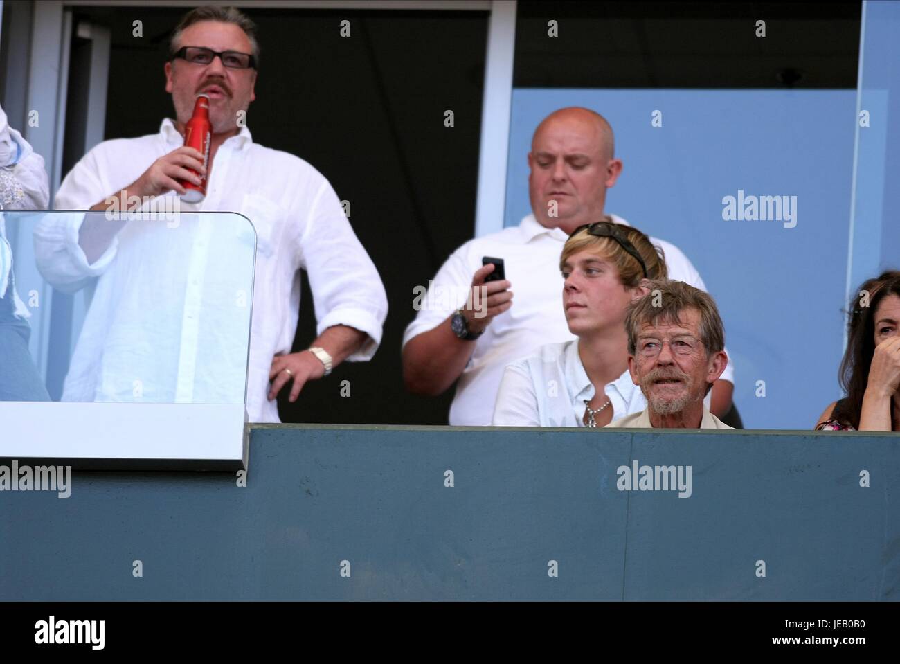 Ray winstone football hi-res stock photography and images - Alamy