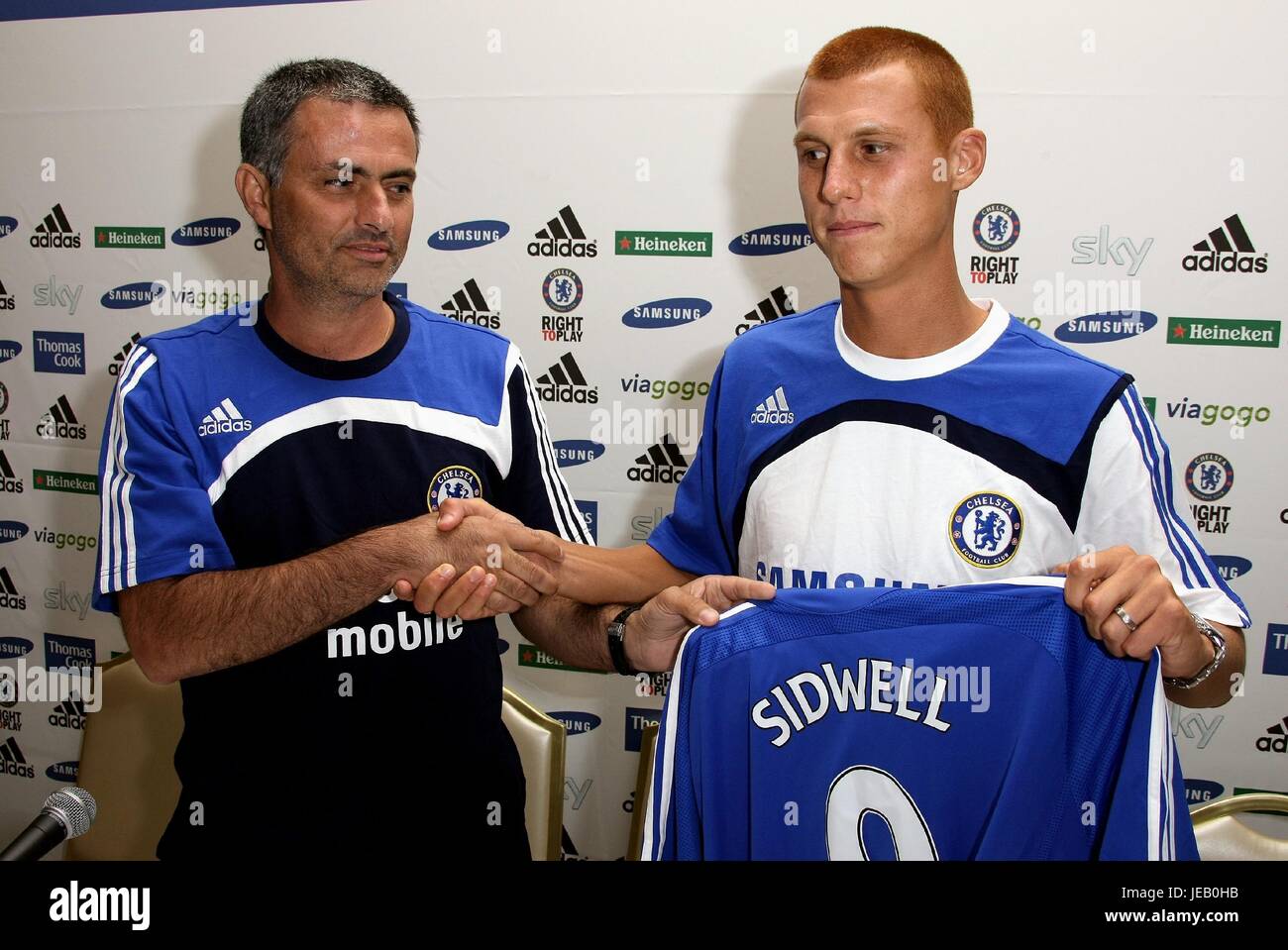 JOSE MOURINHO & STEVE SIDWELL CHELSEA BEVERLY HILLS CALIFORNIA USA 10 ...