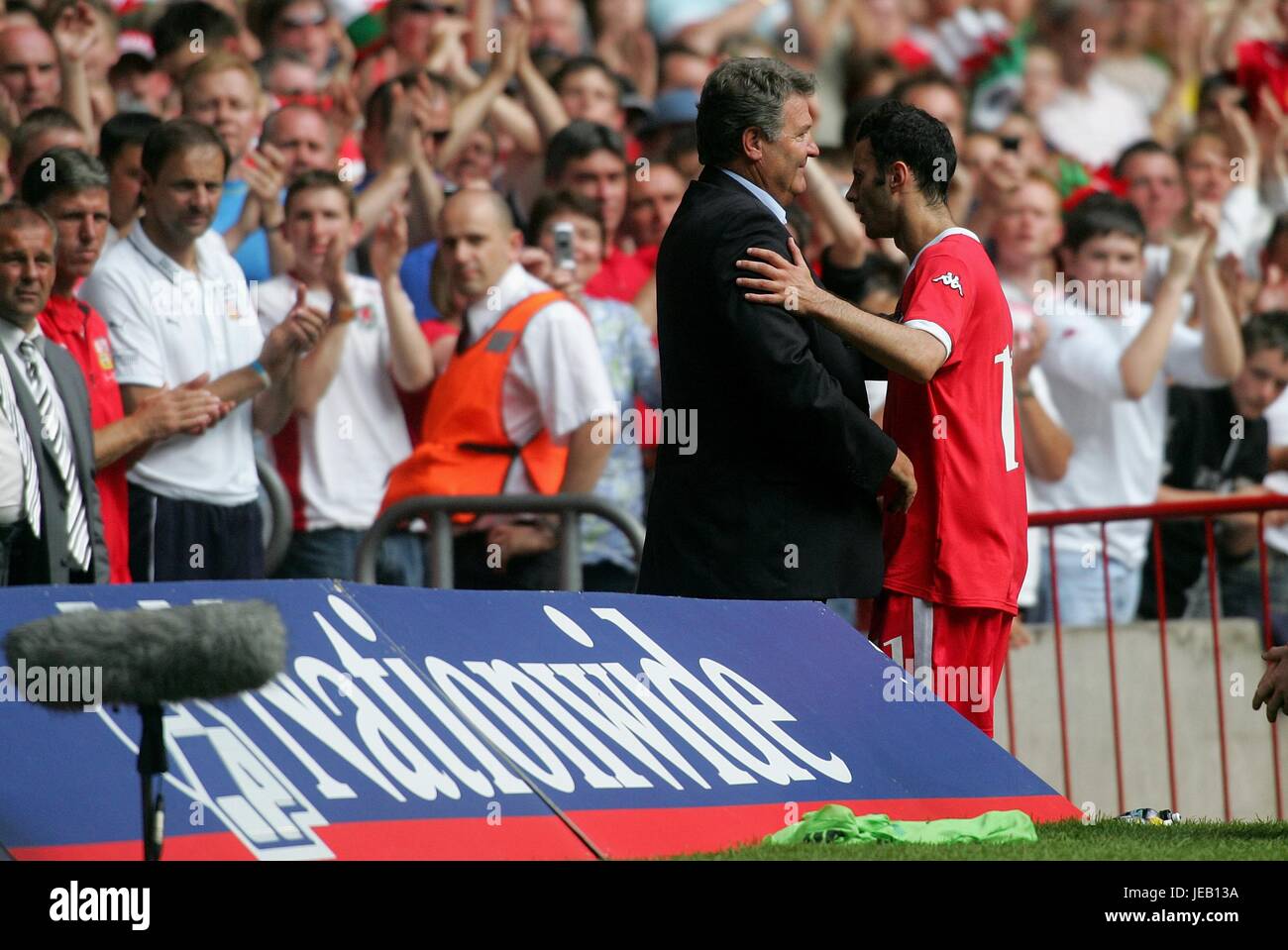 RYAN GIGGS & JOHN TOSHACK WALES V CZECH REPUBLIC THE MILLENNIUM STADIUM ...