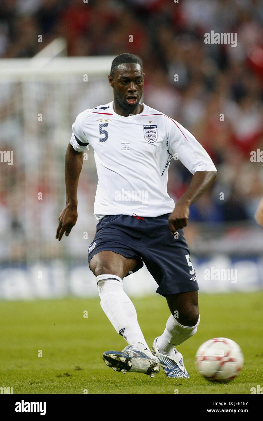 LEDLEY KING ENGLAND & TOTTENHAM HOTSPUR FC WEMBLEY STADIUM LONDON ...