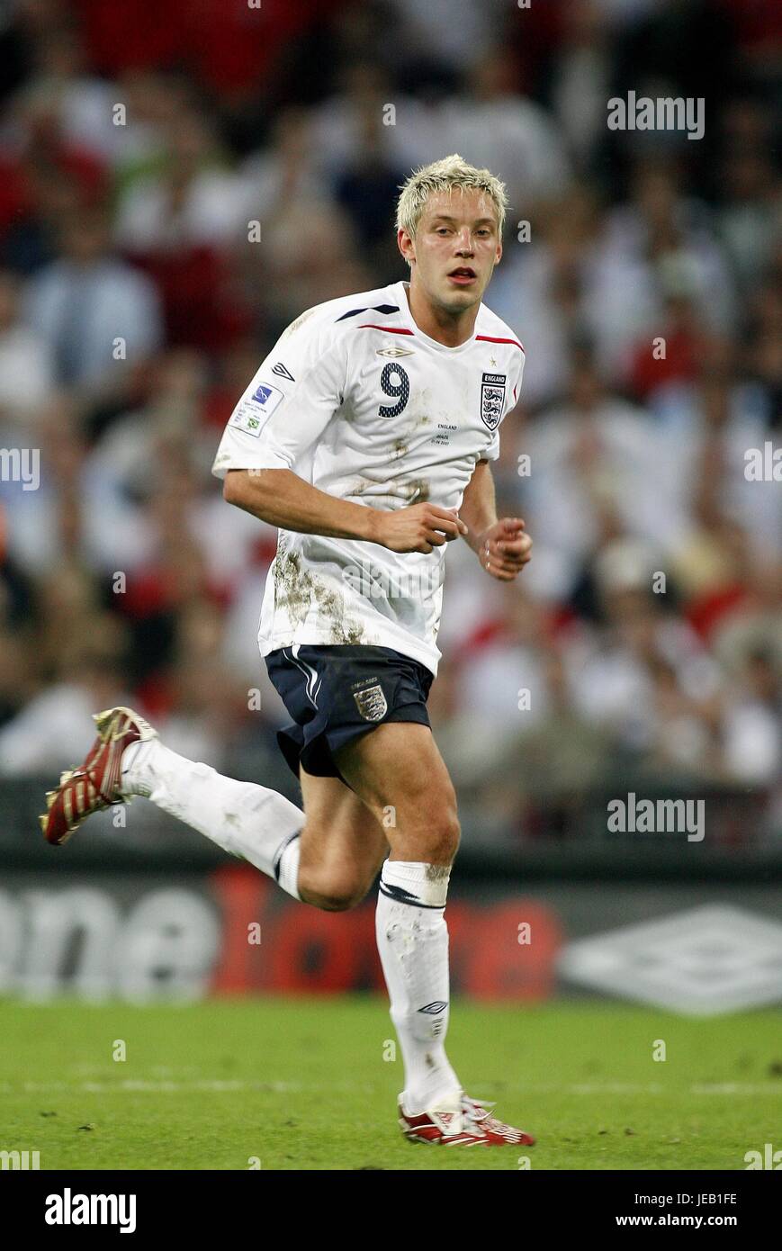 ALAN SMITH ENGLAND & MANCHESTER UNITED FC WEMBLEY STADIUM LONDON ...