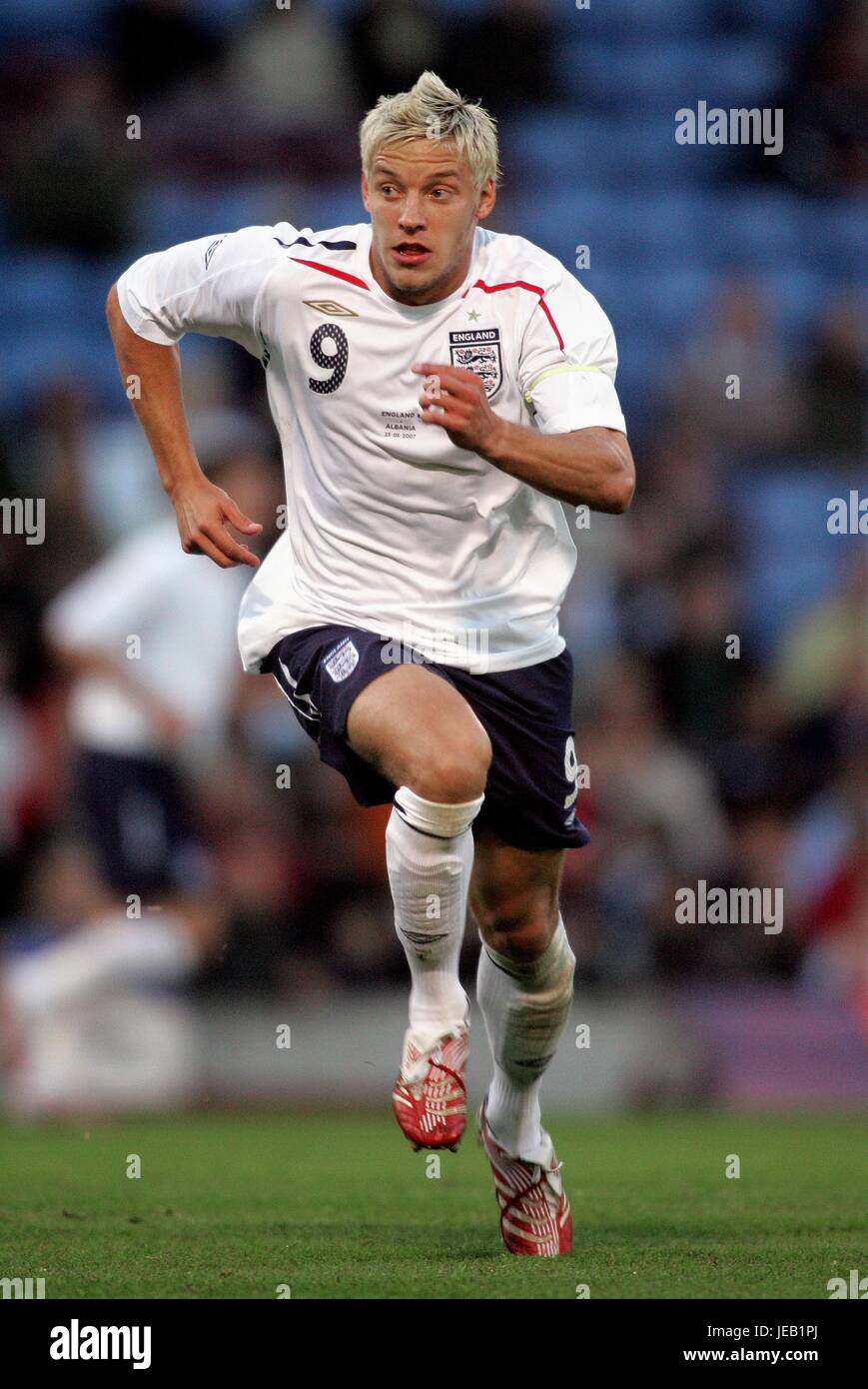 ALAN SMITH ENGLAND & MANCHESTER UNITED FC TURF MOOR BURNLEY ENGLAND 25 ...