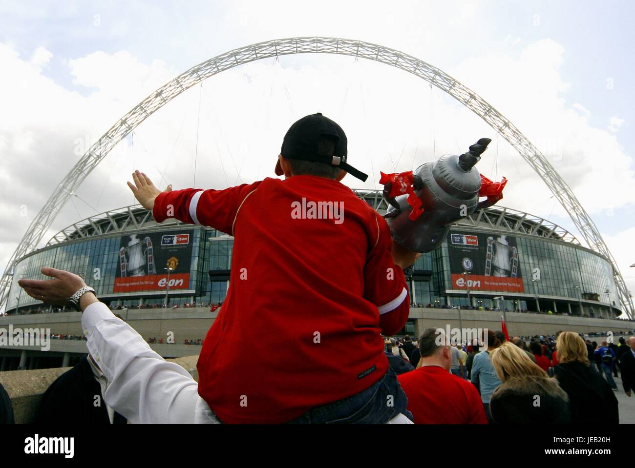 WEMBLEY STADIUM CHELSEA V MANCHESTER UNITED WEMBLEY STADIUM LONDON ...