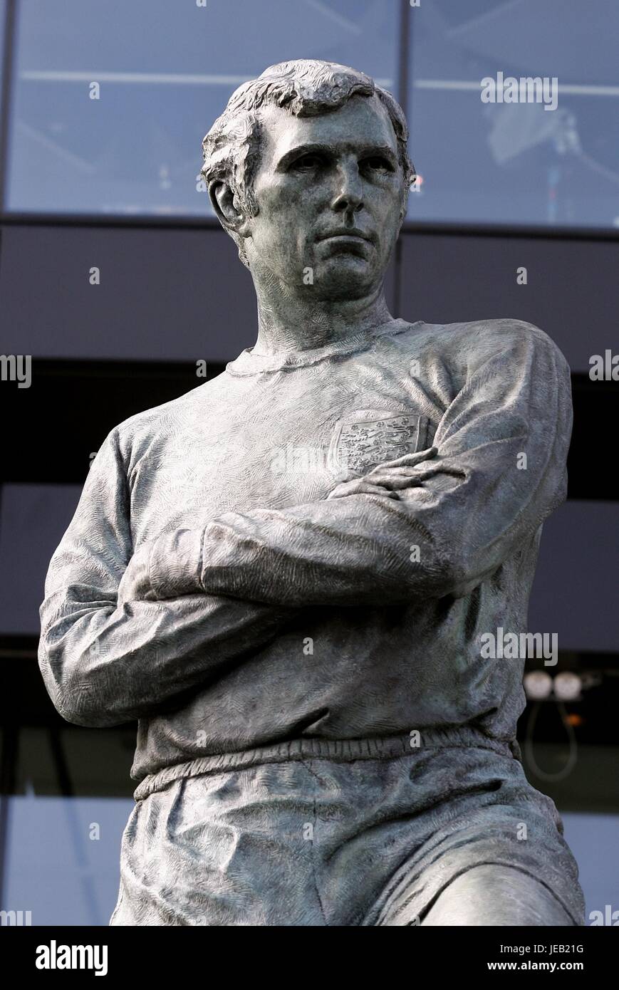 BOBBY MOORE STATUE WEMBLEY STADIUM LONDON WEMBLEY STADIUM LONDON ...