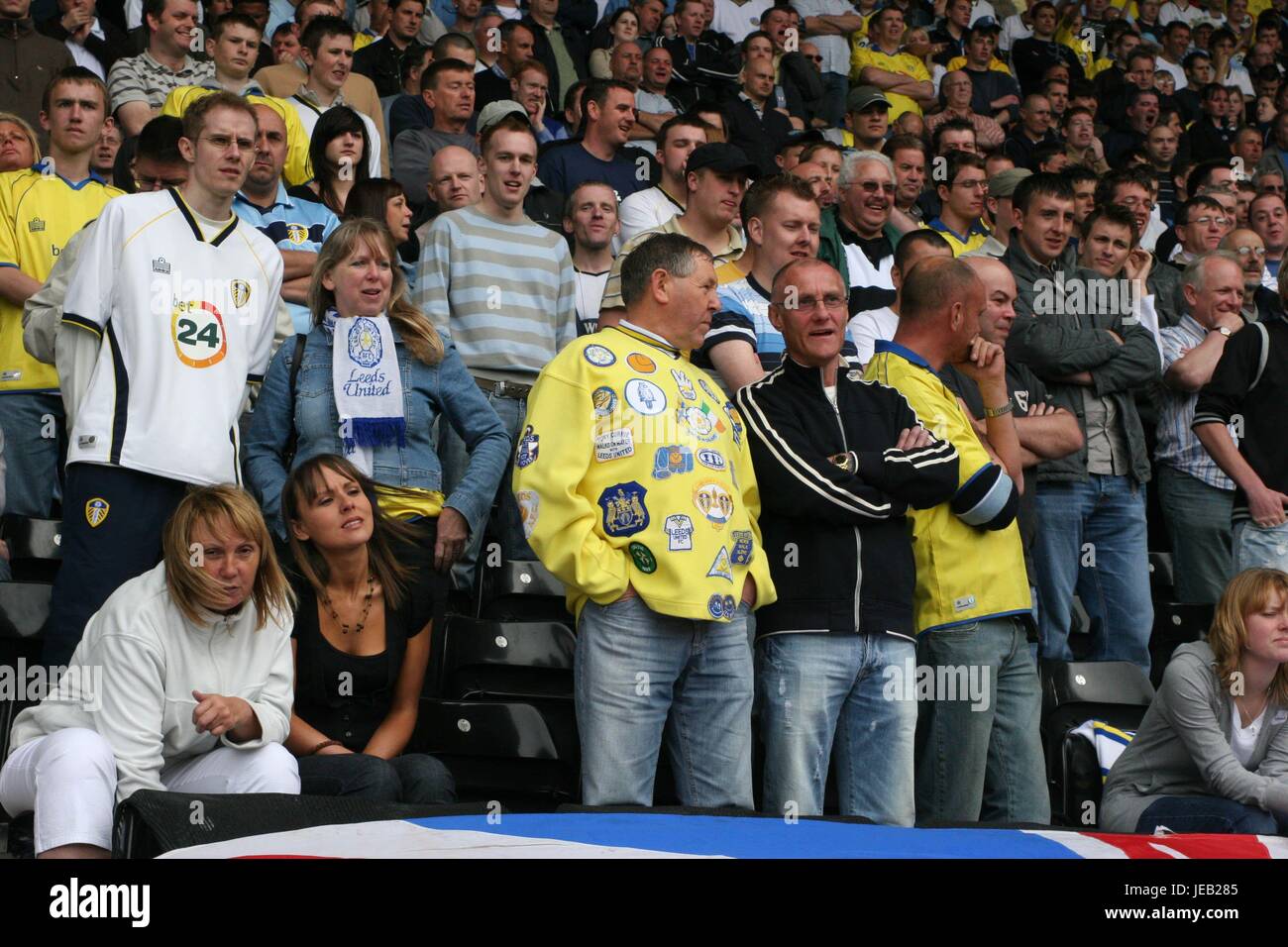 Leeds united fans hi-res stock photography and images - Alamy