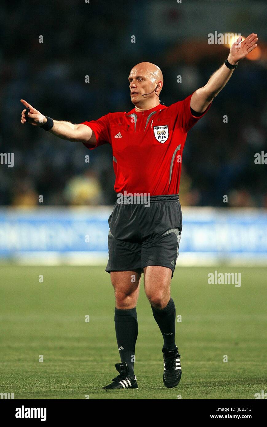 Referee tom ovrebo hi-res stock photography and images - Alamy