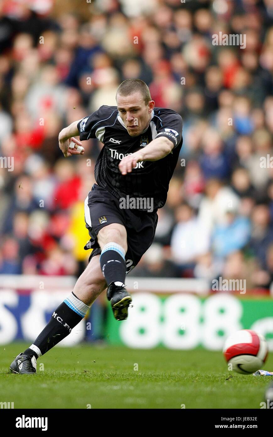 Richard dunne of manchester city hi-res stock photography and images ...