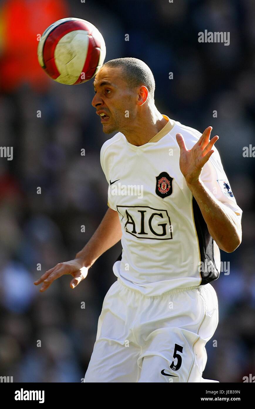 Rio ferdinand manchester united 2007 hi-res stock photography and ...