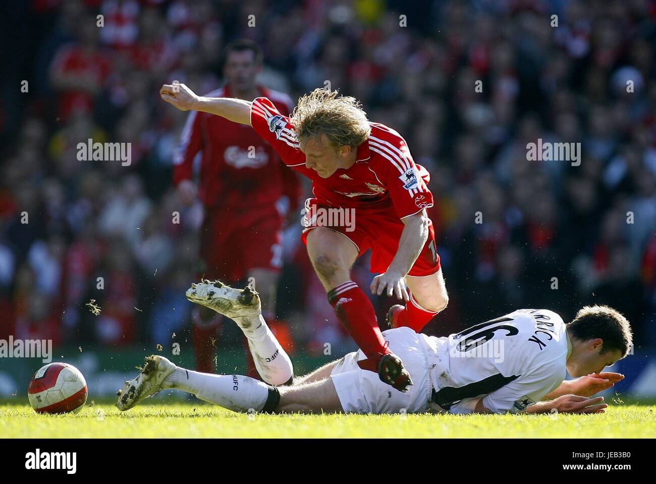 DIRK KUYT & MICHAEL CARRICK LIVERPOOL V MANCHESTER UNITED ANFIELD ...