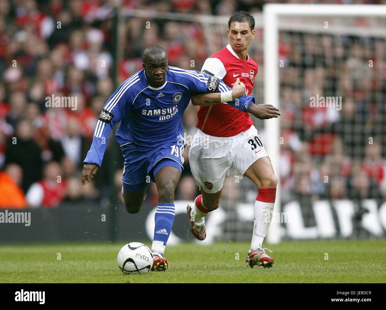 Jeremie aliadiere arsenal hi-res stock photography and images - Alamy