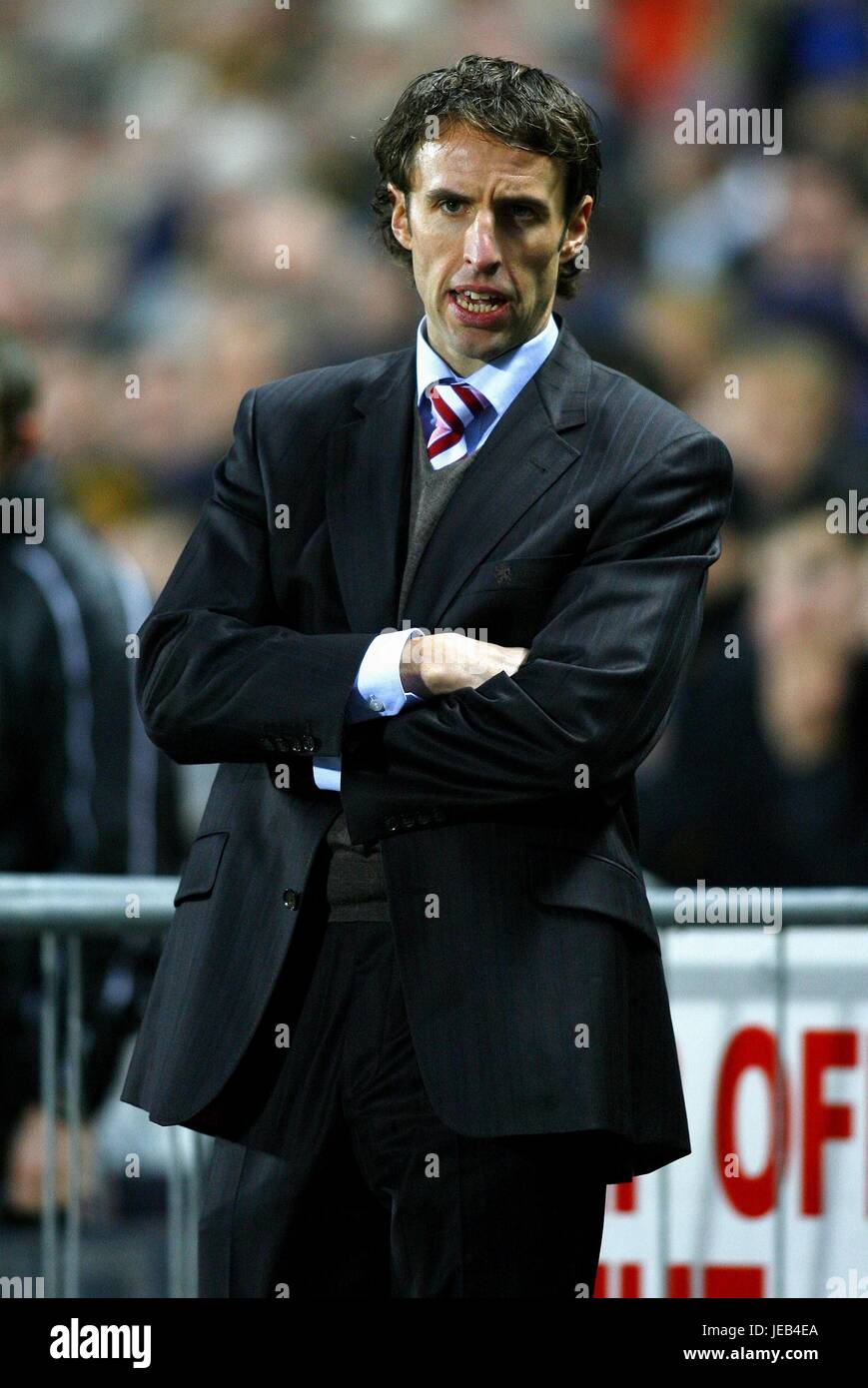 GARETH SOUTHGATE MIDDLESBROUGH FC MANAGER KC STADIUM HULL ENGLAND 06 ...