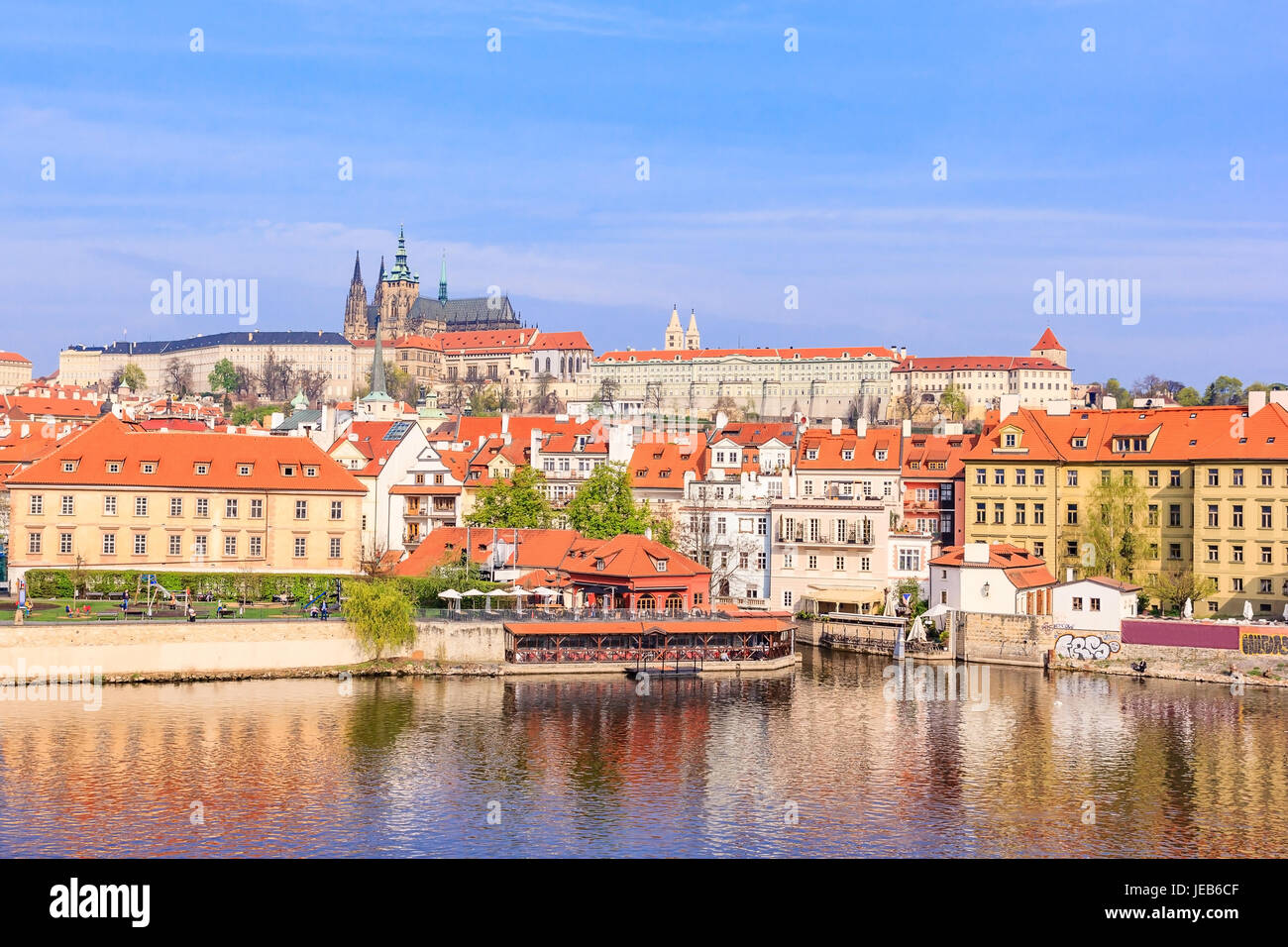 Prague castle panorama prague castle view red hi-res stock photography ...