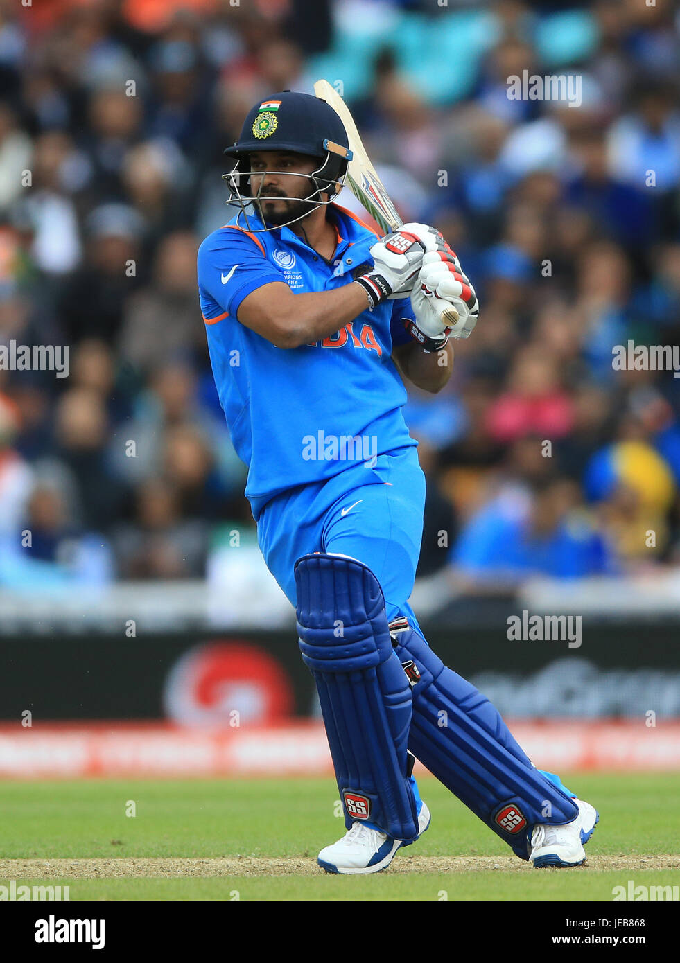 India's Kedar Jadhav Stock Photo - Alamy