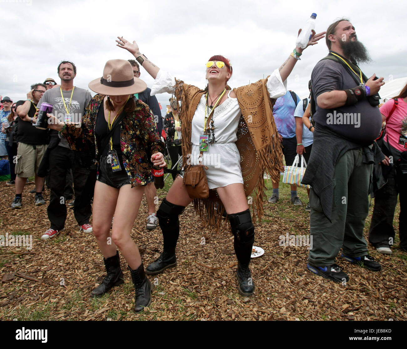Crowd watching show hi-res stock photography and images - Alamy