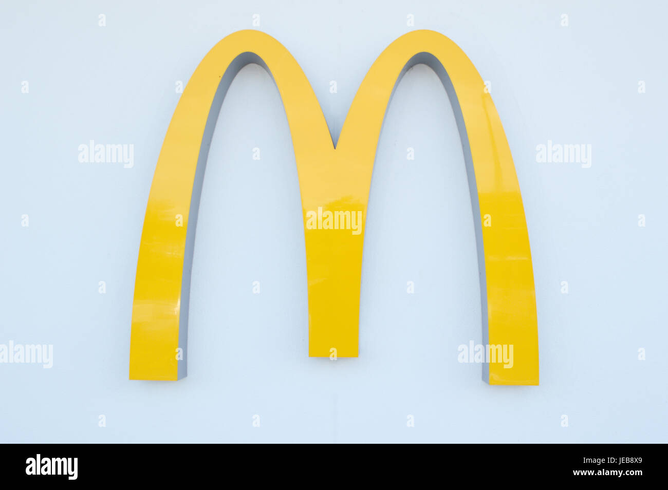 People outdoor healthy eating chain hi-res stock photography and images ...