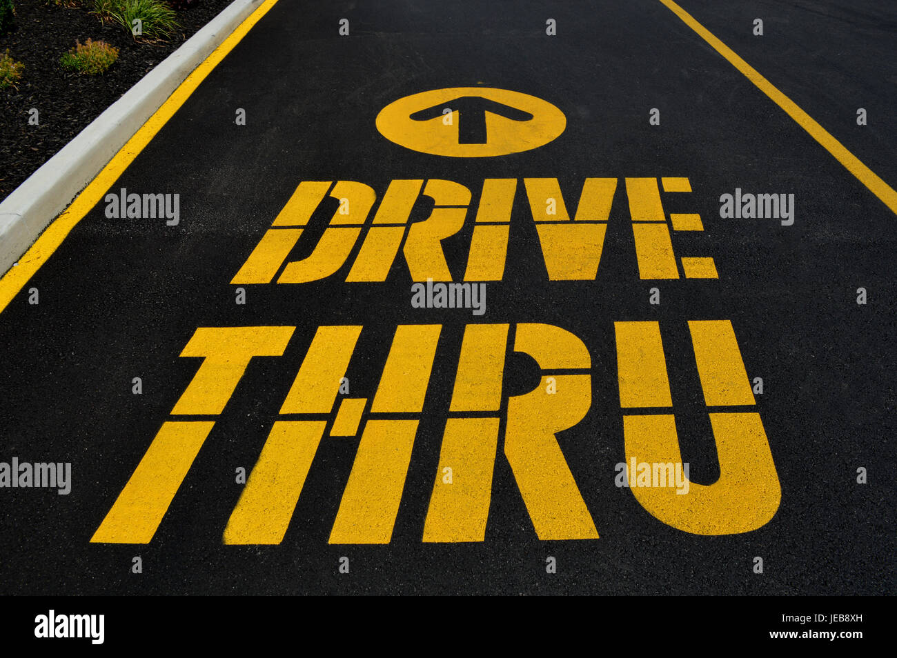 People outdoor healthy eating chain hi-res stock photography and images ...