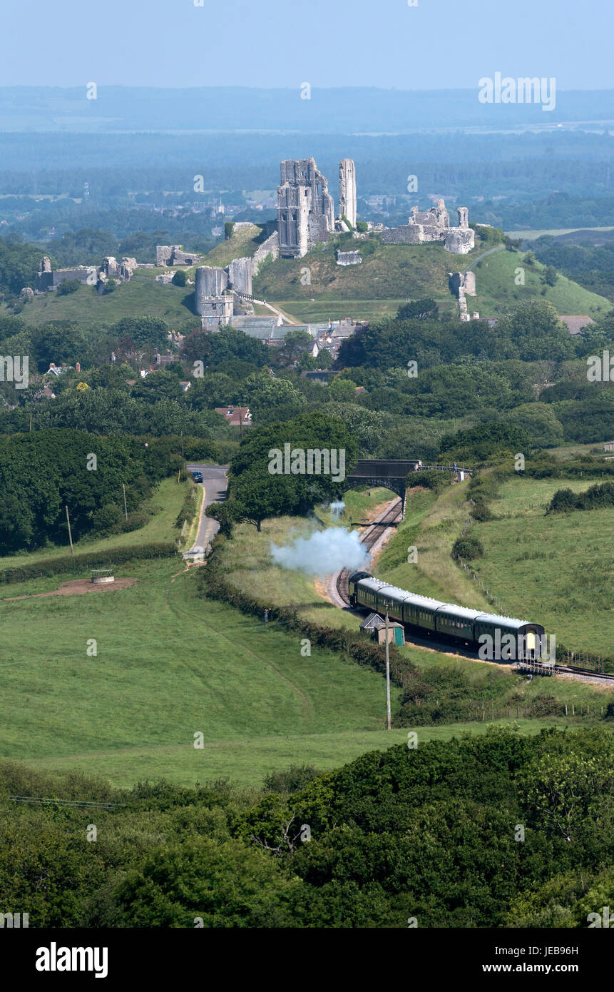Corfe castle vintage railway hi-res stock photography and images - Alamy