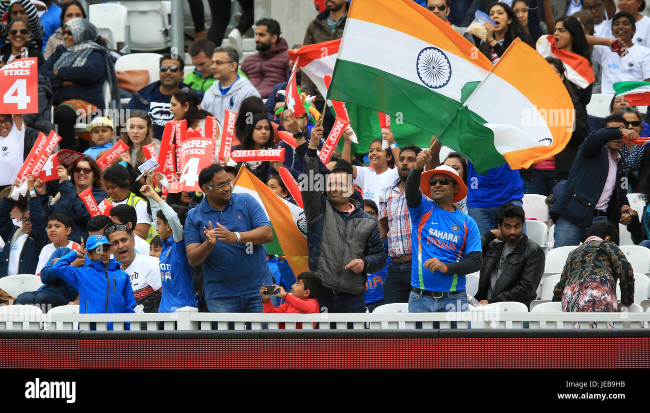 Fans of india hi-res stock photography and images - Alamy