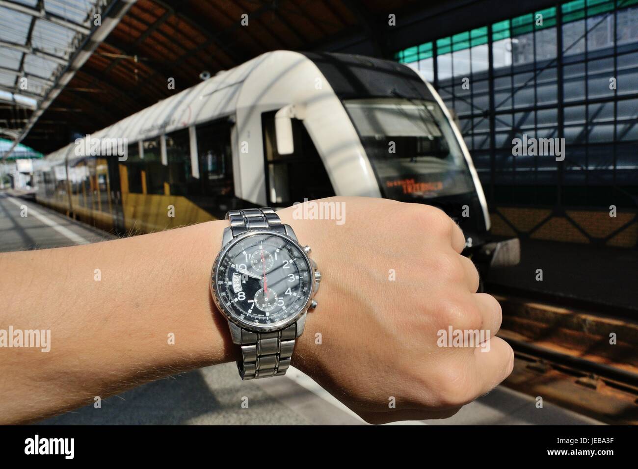 Station waiting time table hi-res stock photography and images - Alamy