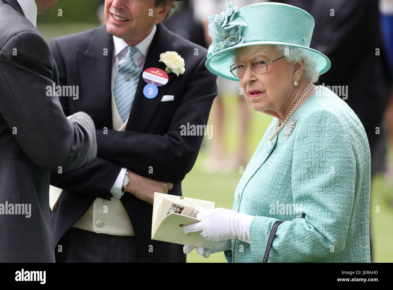 Queen elizabeth reading hi-res stock photography and images - Alamy
