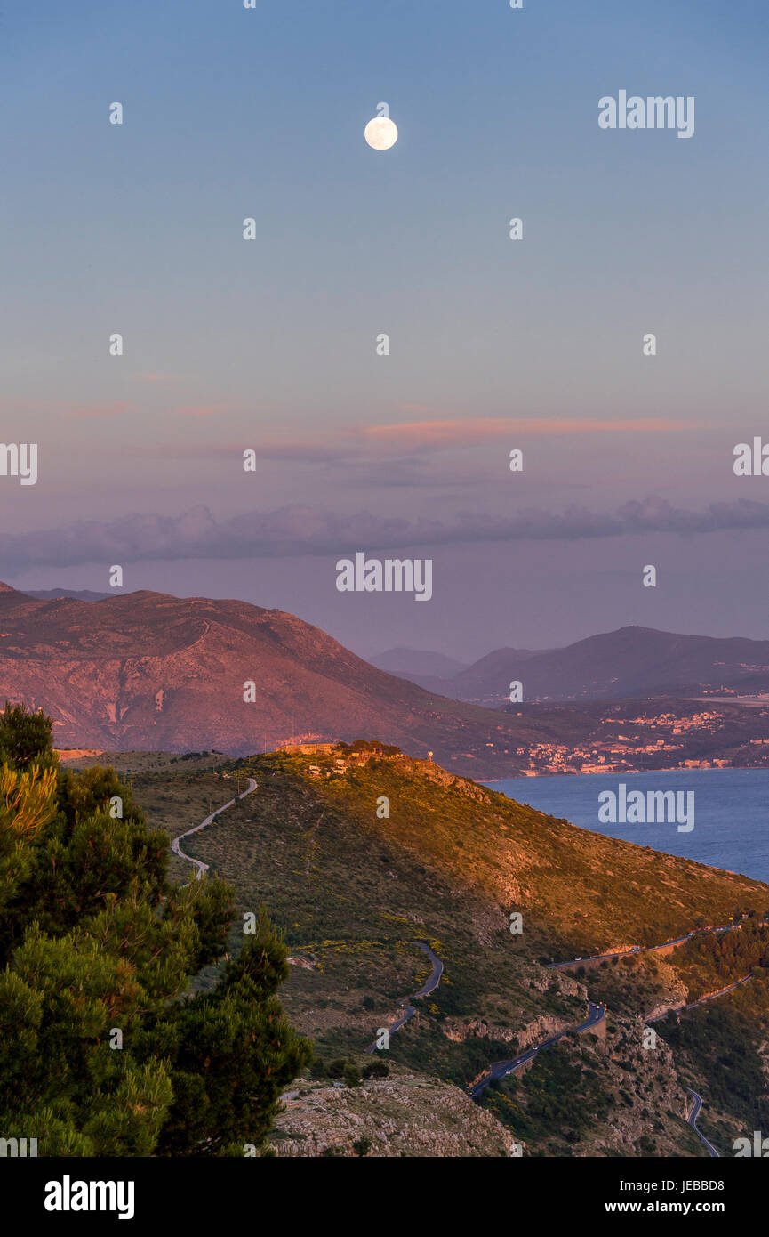 Populated coastal places hi-res stock photography and images - Alamy