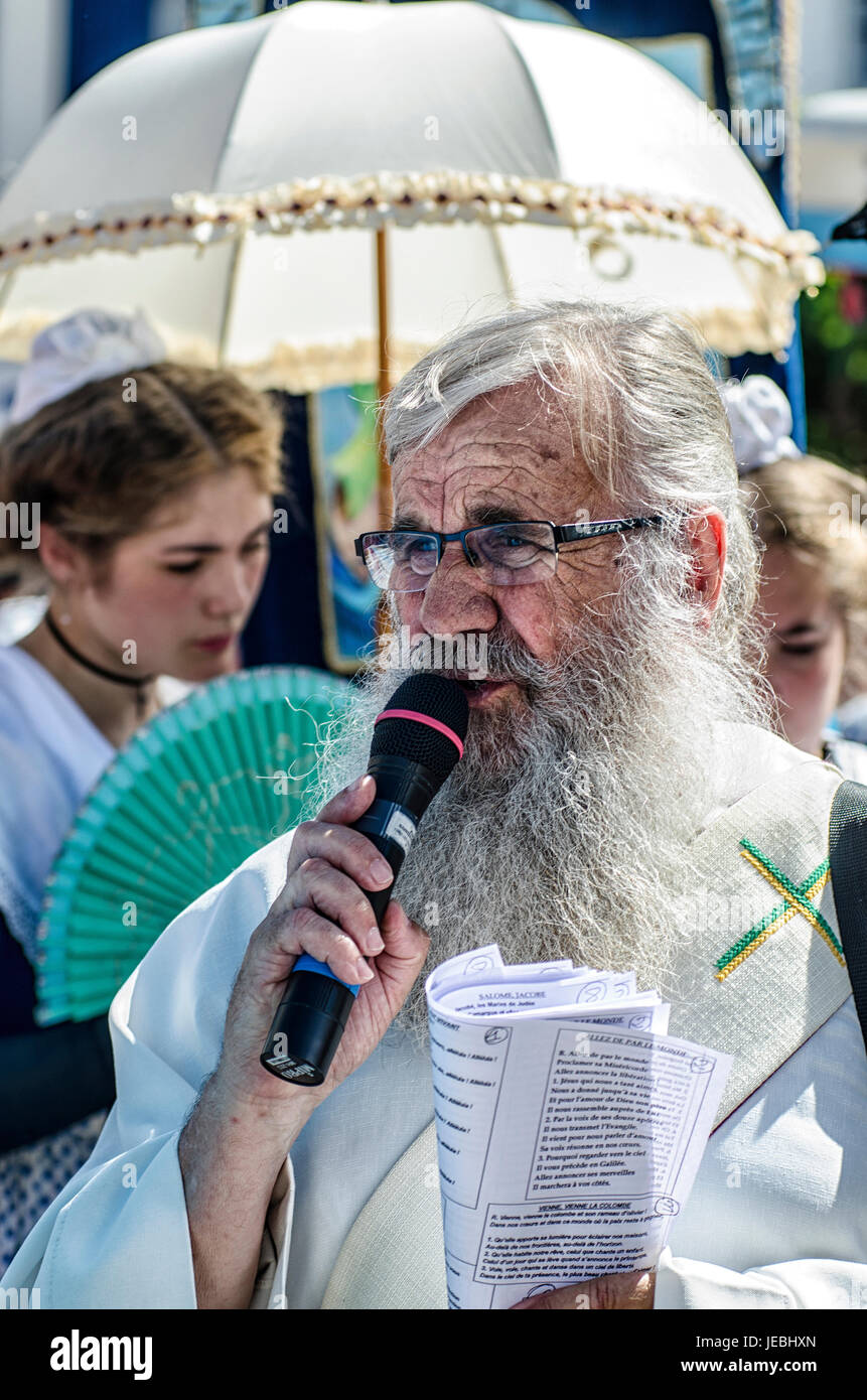 Recites hi-res stock photography and images - Alamy