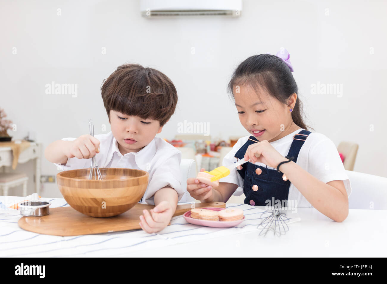 Asian cooking boy girl hi-res stock photography and images - Alamy