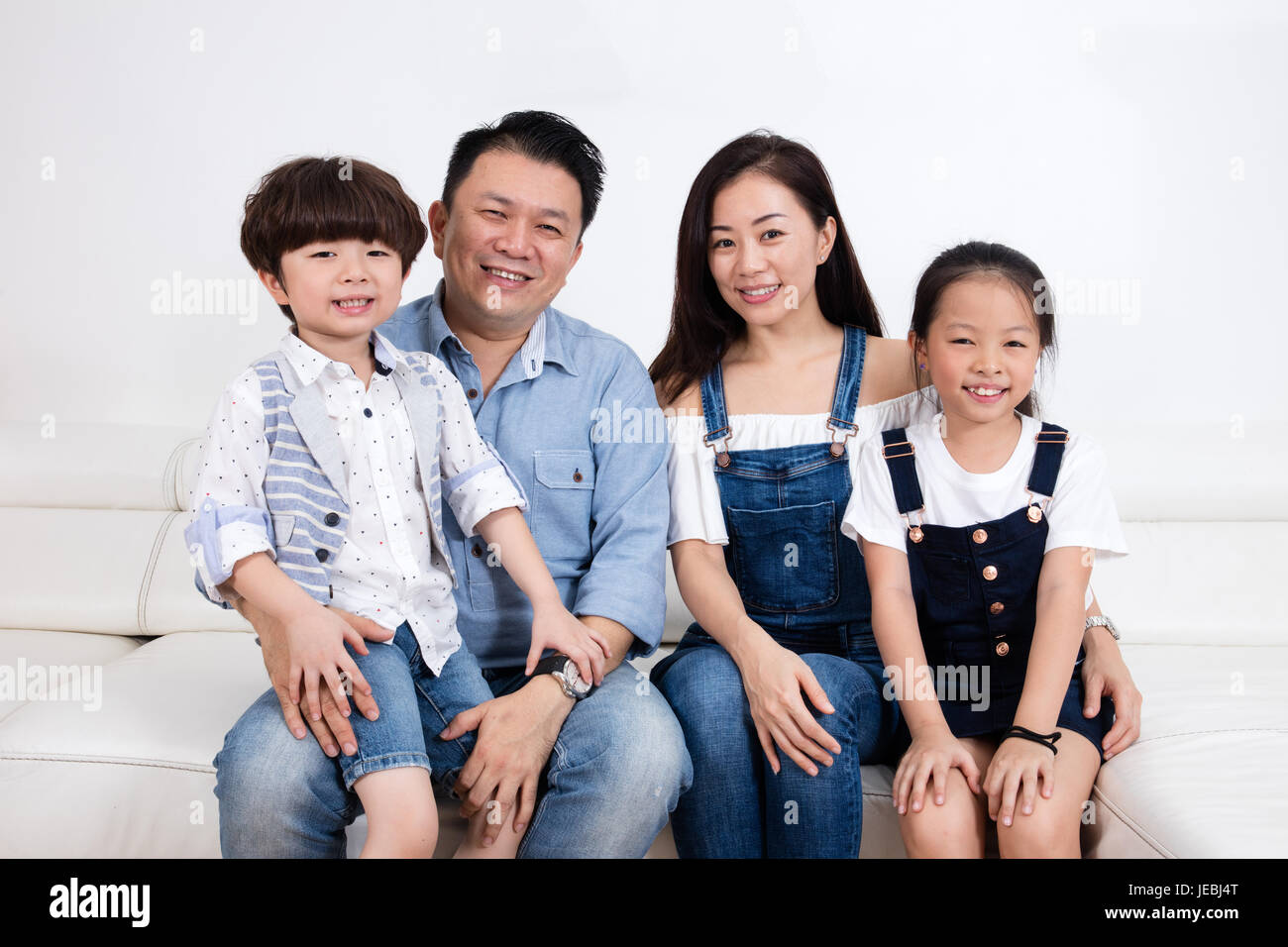 Chinese family four children hi-res stock photography and images - Alamy