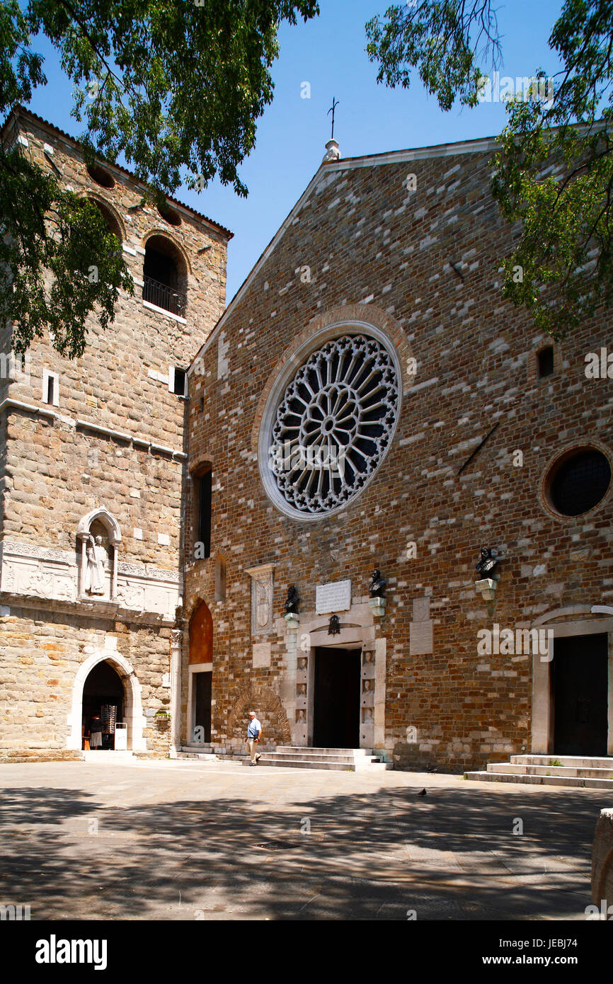 Architettura medievale medievale medioevo hi-res stock photography and ...