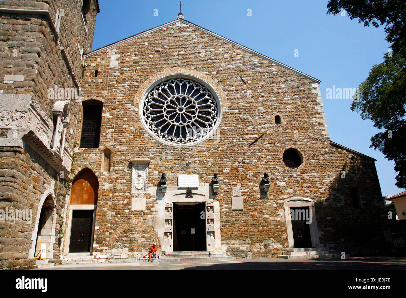 Architettura medievale medievale medioevo hi-res stock photography and ...