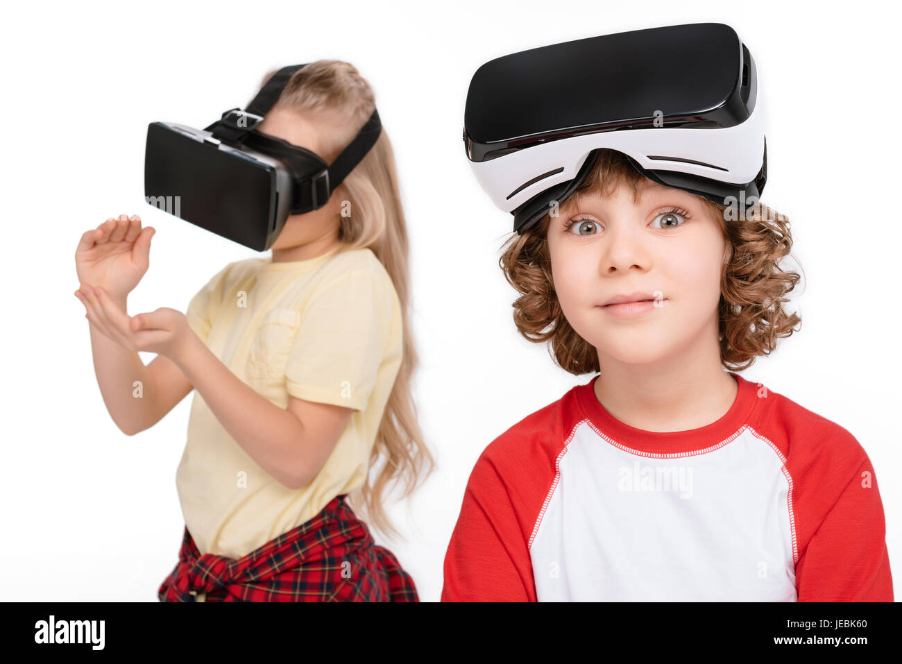 Kids with 3d headsets hi-res stock photography and images - Alamy