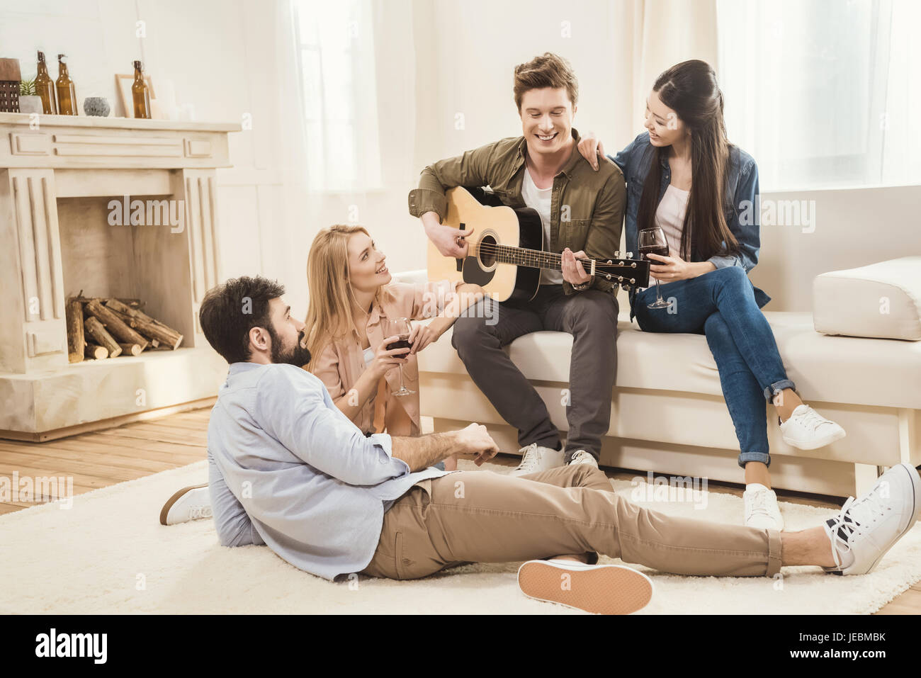 Partying hi-res stock photography and images - Alamy