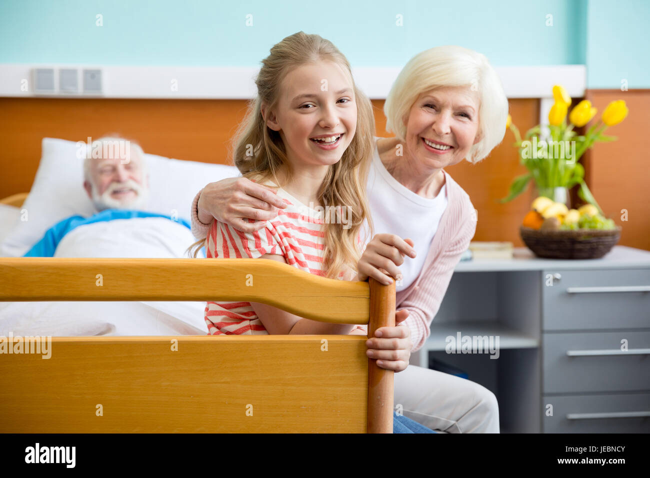 Family visiting hospital hi-res stock photography and images - Alamy