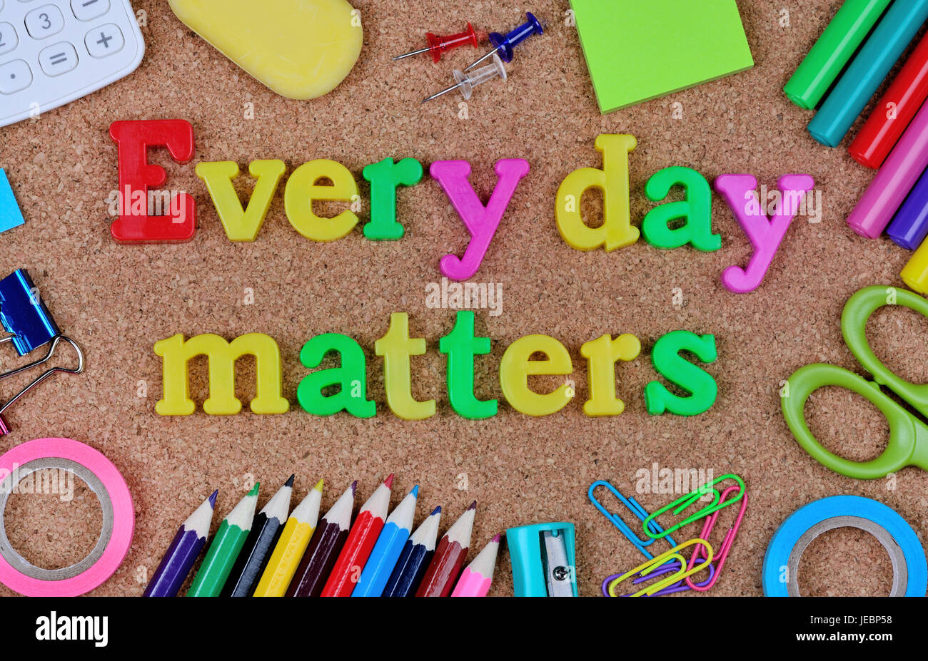 Every day matters words on cork background Stock Photo - Alamy