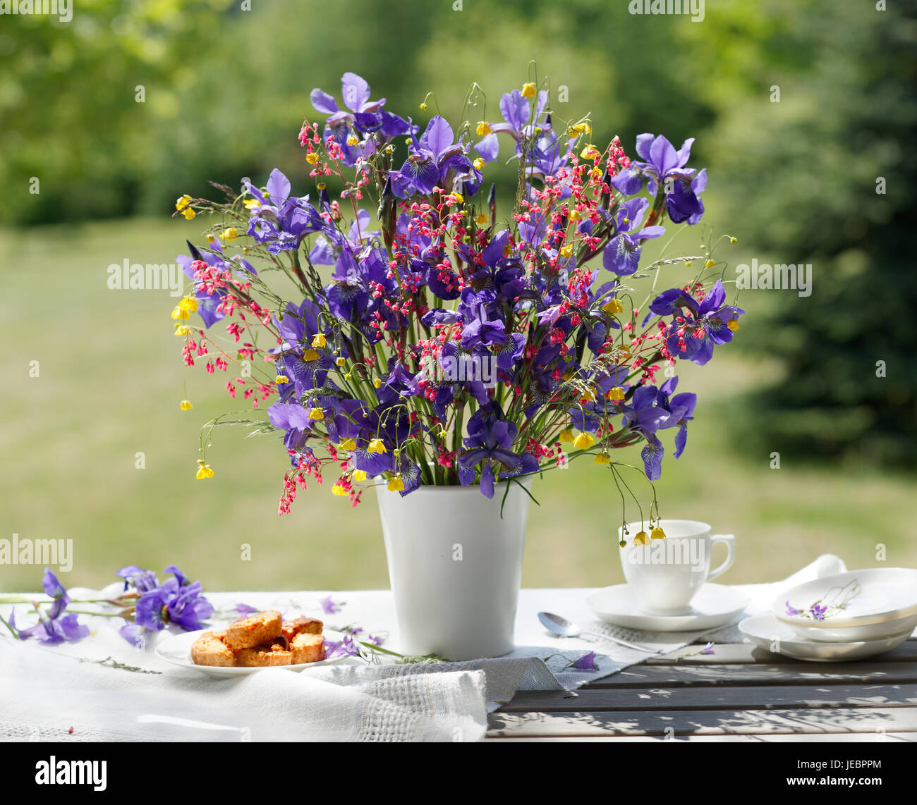 Bouquet of flowers with irises Stock Photo - Alamy