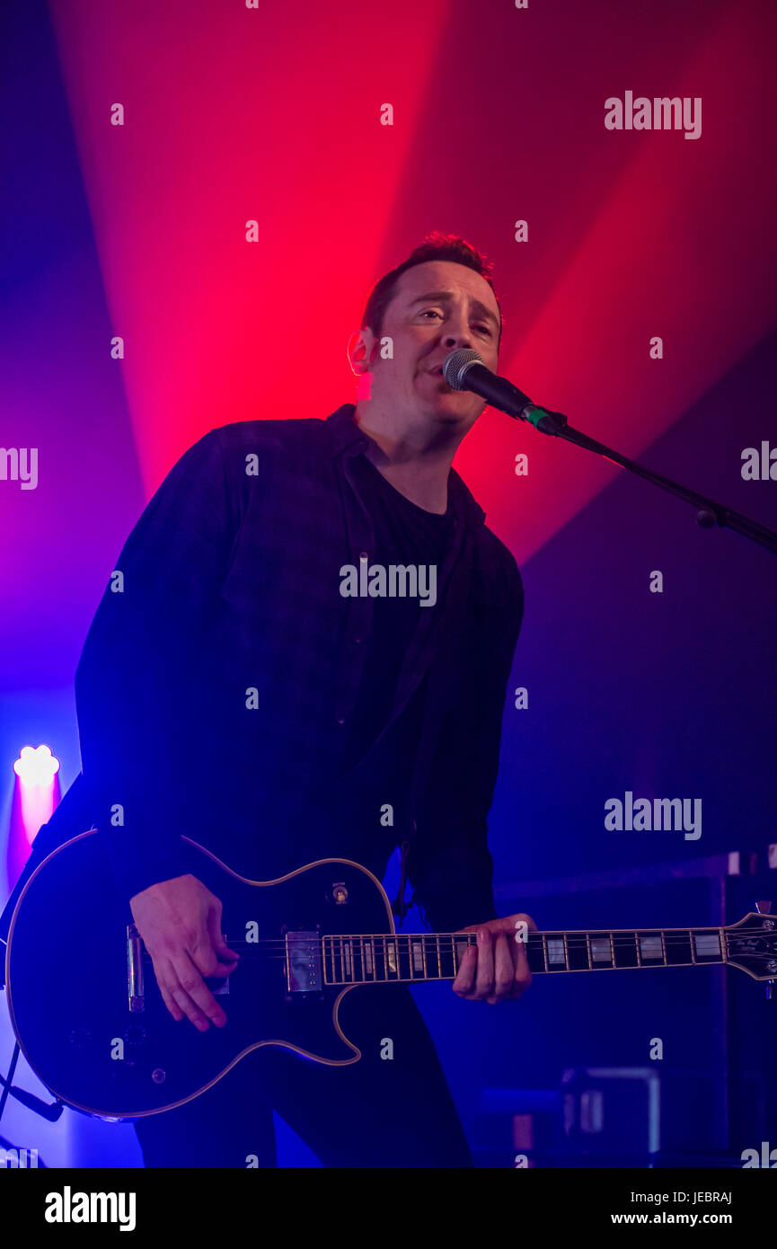 Mark irving hi-res stock photography and images - Alamy