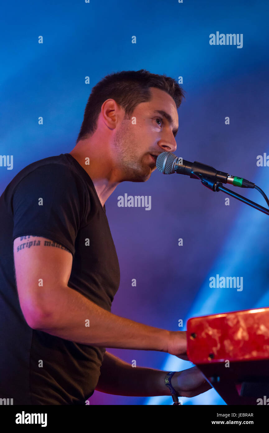 Robert shields hi-res stock photography and images - Alamy