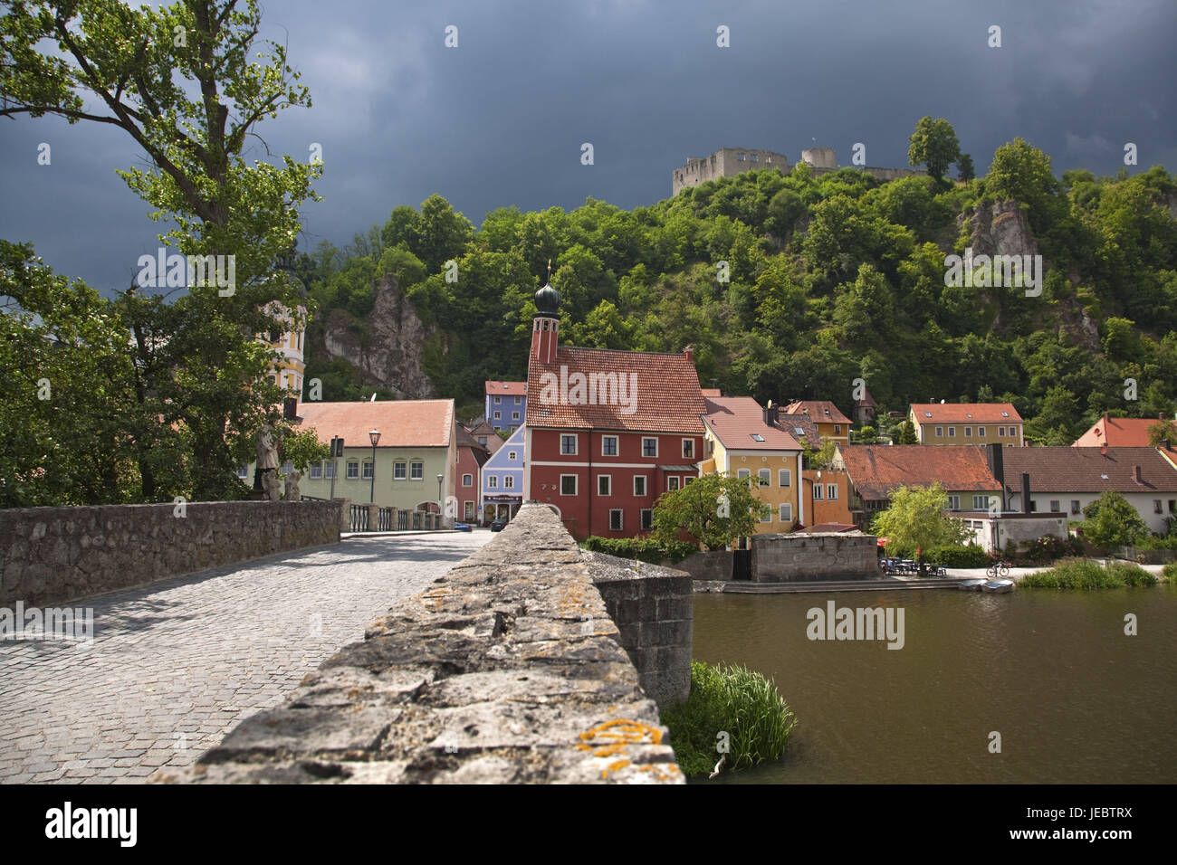 Town view of kallmunz with the castle ruin hi-res stock photography and ...