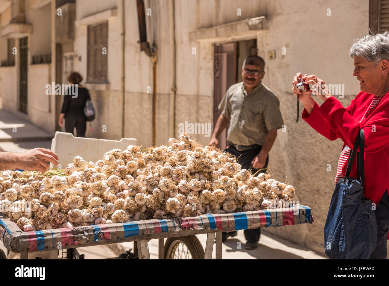 Group photographing garlic in Kamishli, Syria Stock Photo - Alamy