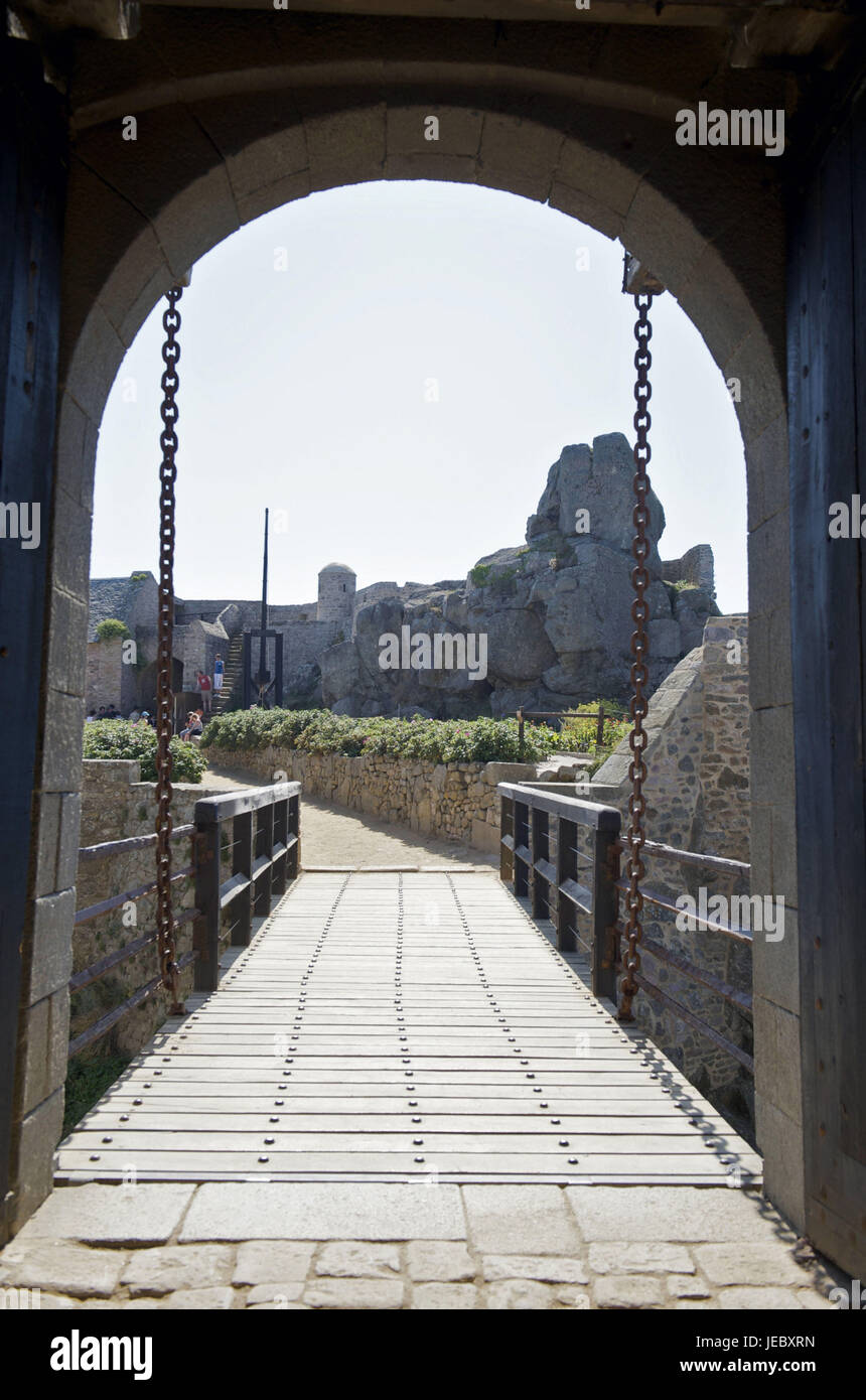 Drawbridge castle hi-res stock photography and images - Alamy