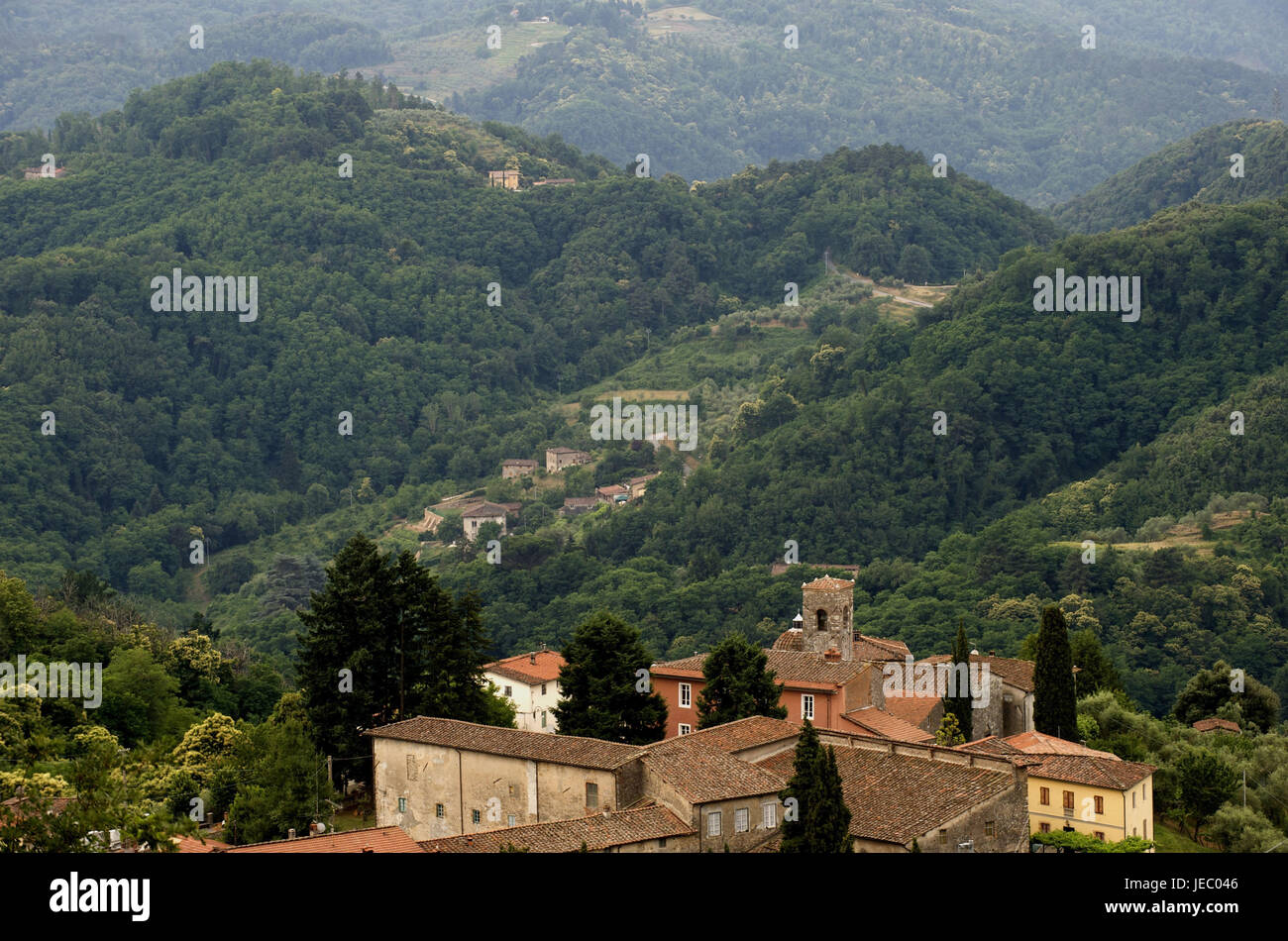 Villages of mountain italy hi-res stock photography and images - Alamy
