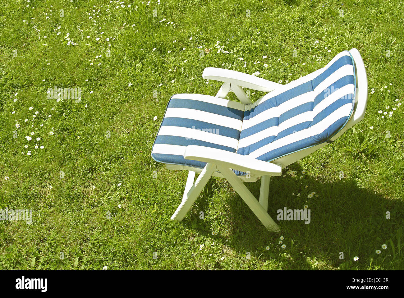 Birds eye view garden furniture hi-res stock photography and images - Alamy