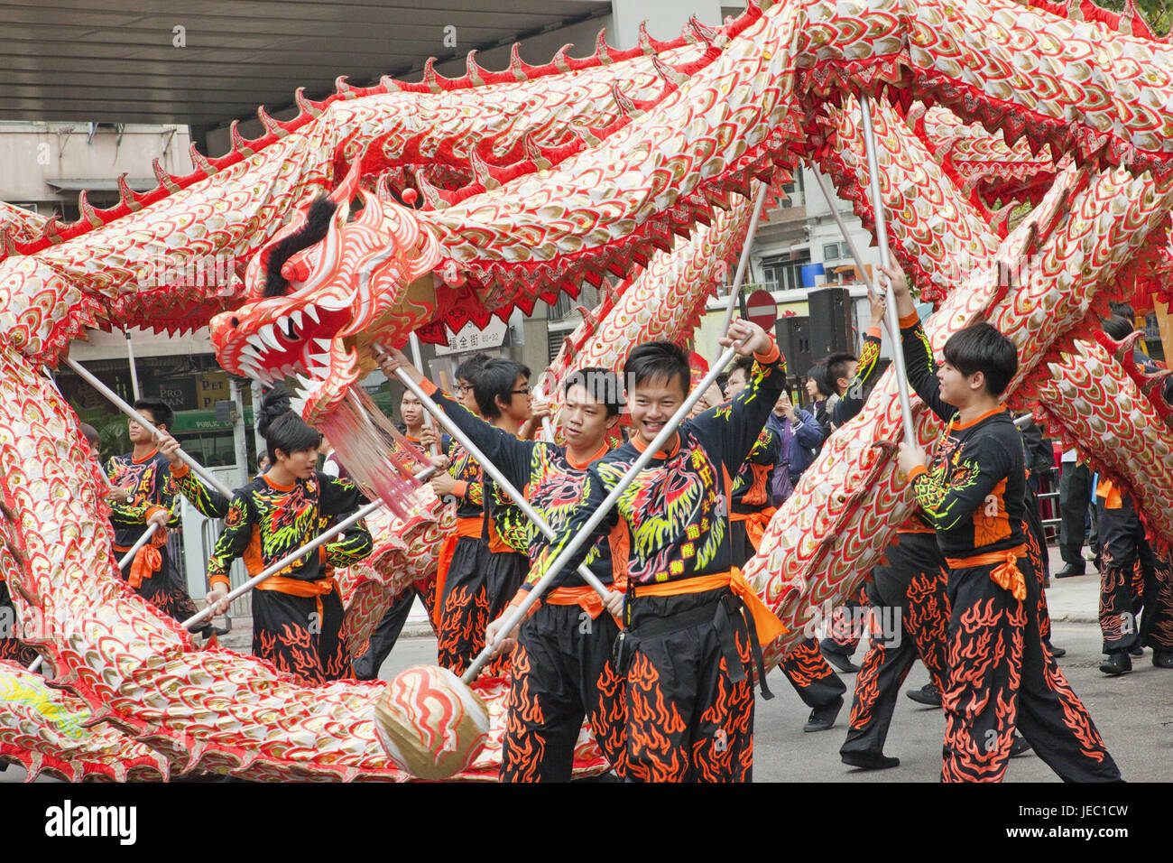 Dragon dance hi-res stock photography and images - Alamy