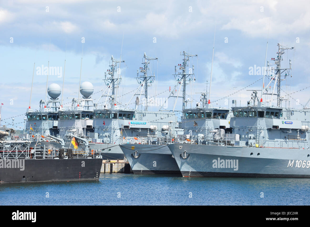 Naval ships hi-res stock photography and images - Alamy
