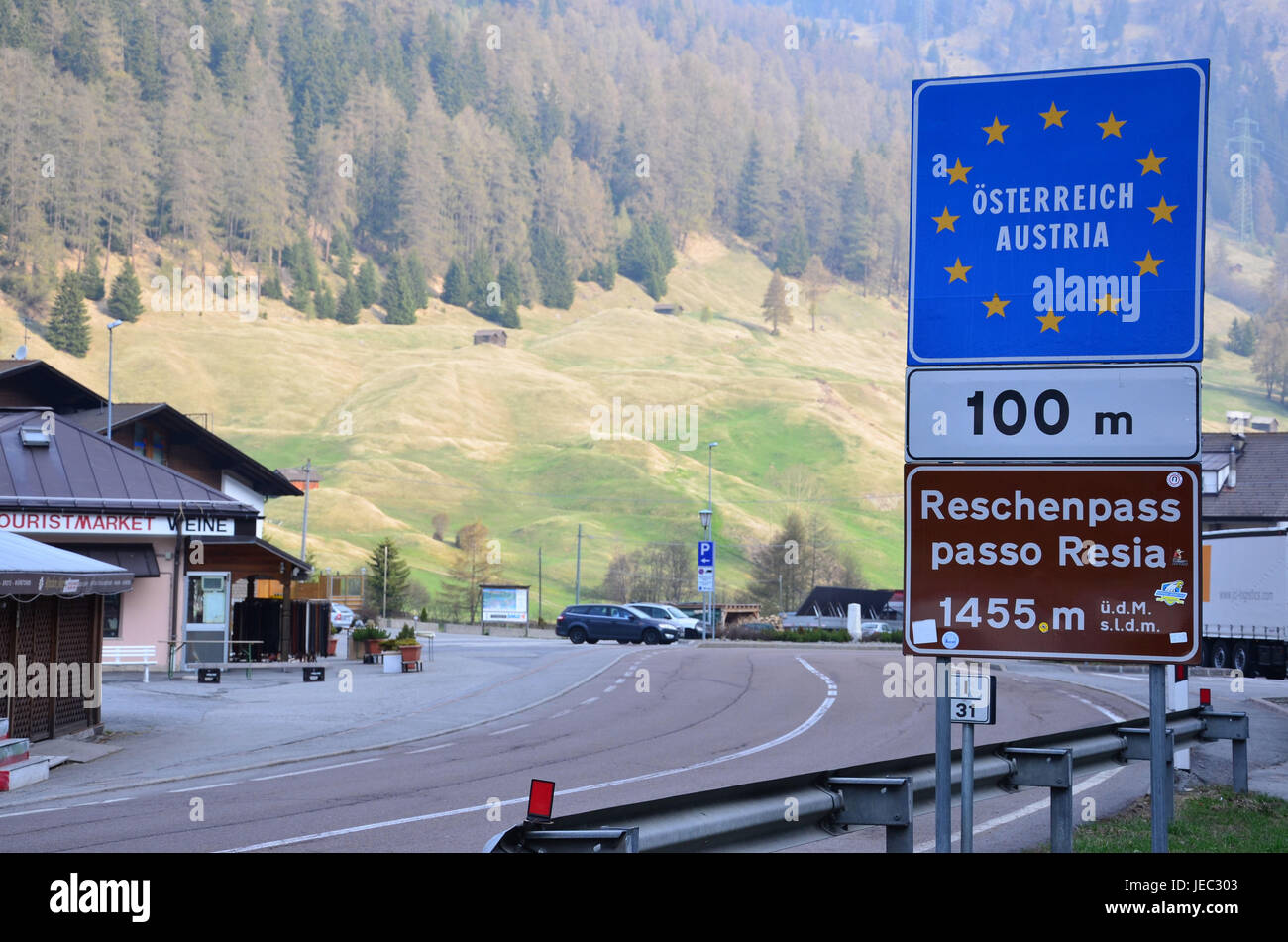 Italy, South Tirol, crisp pass, border crossing Stock Photo - Alamy