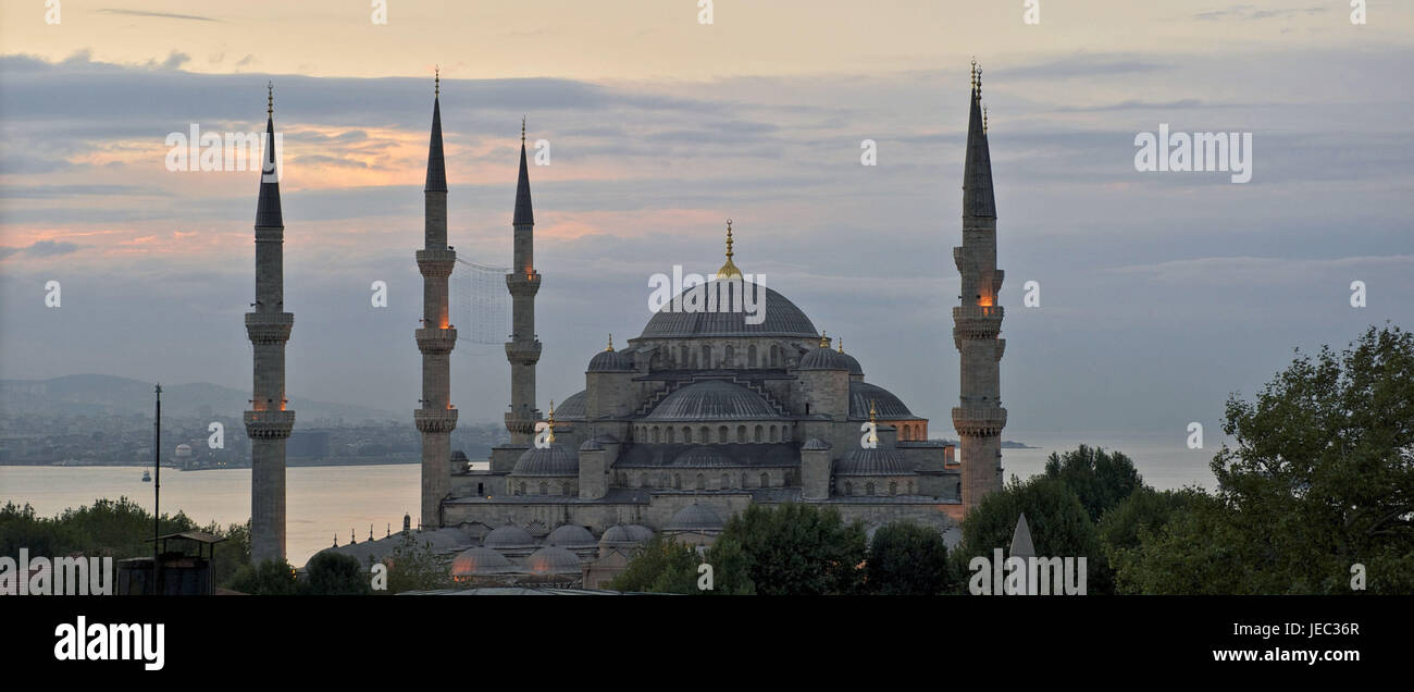 Turkey, Istanbul, sultan's Ahmed's mosque, blue mosque in the morning ...