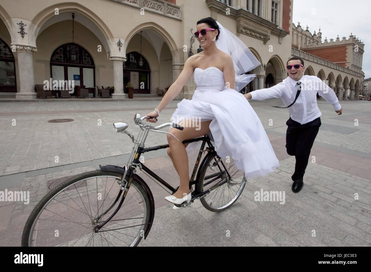 Bride running away hi-res stock photography and images - Alamy