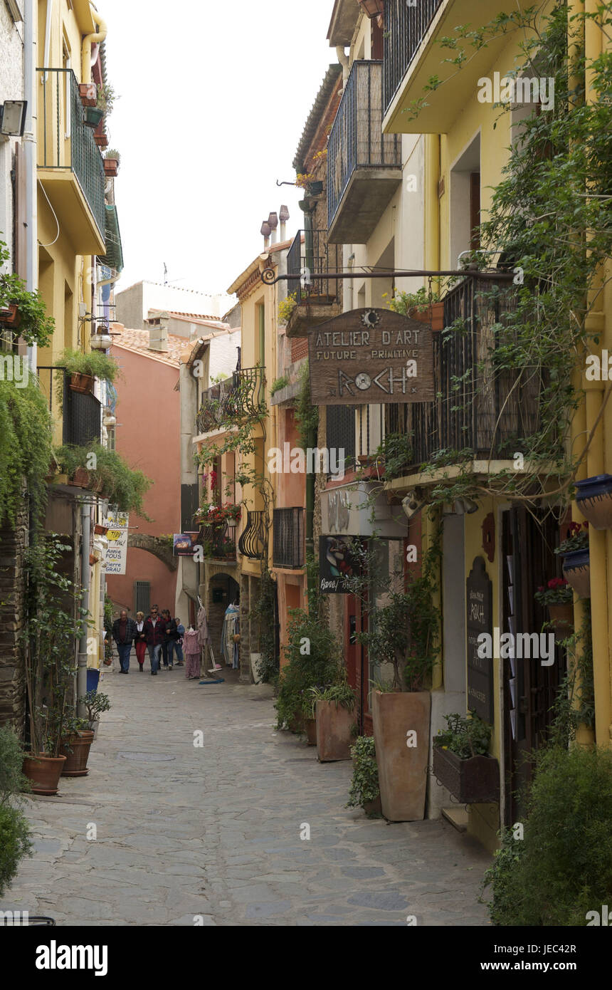 Collioure street hi-res stock photography and images - Alamy
